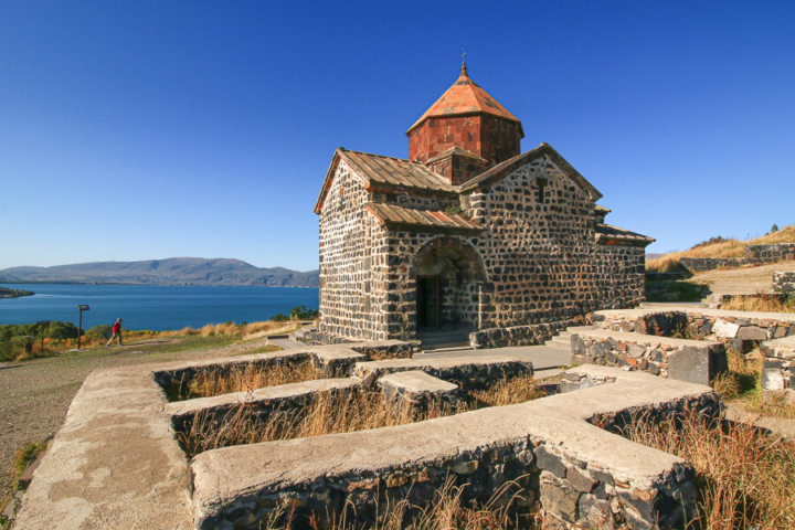 Lac Sevan, véritable mer intérieure | Sarah conte ses aventures | Blog ...