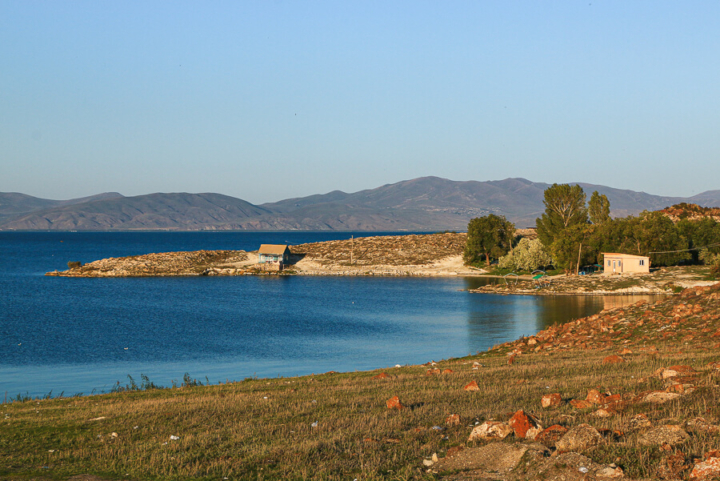 Lac Sevan, véritable mer intérieure | Sarah conte ses aventures | Blog ...