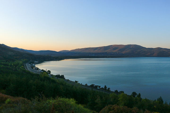 Lac Sevan, véritable mer intérieure | Sarah conte ses aventures | Blog ...